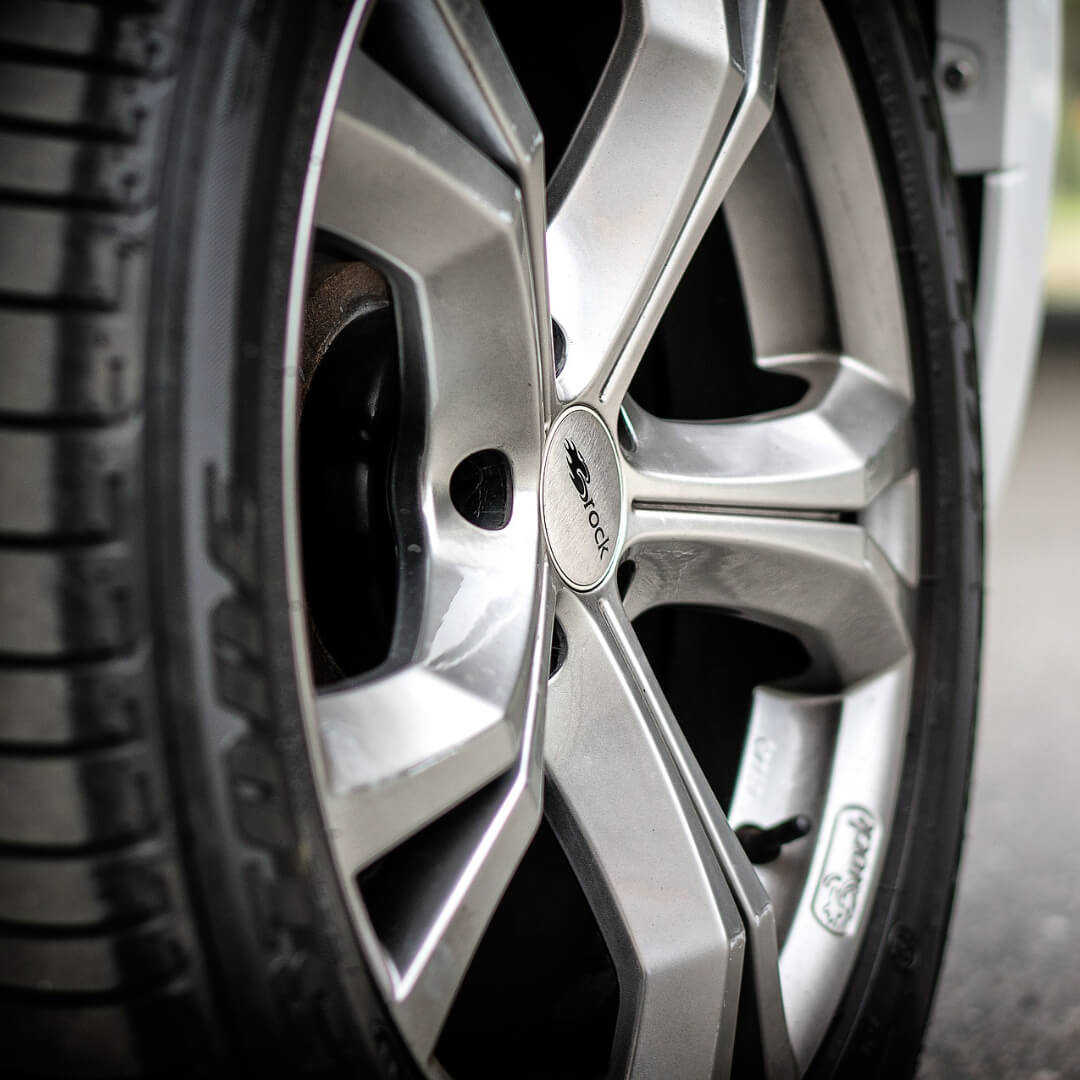 5 Telltale Signs It May Be Time For New Tires - Trucordia